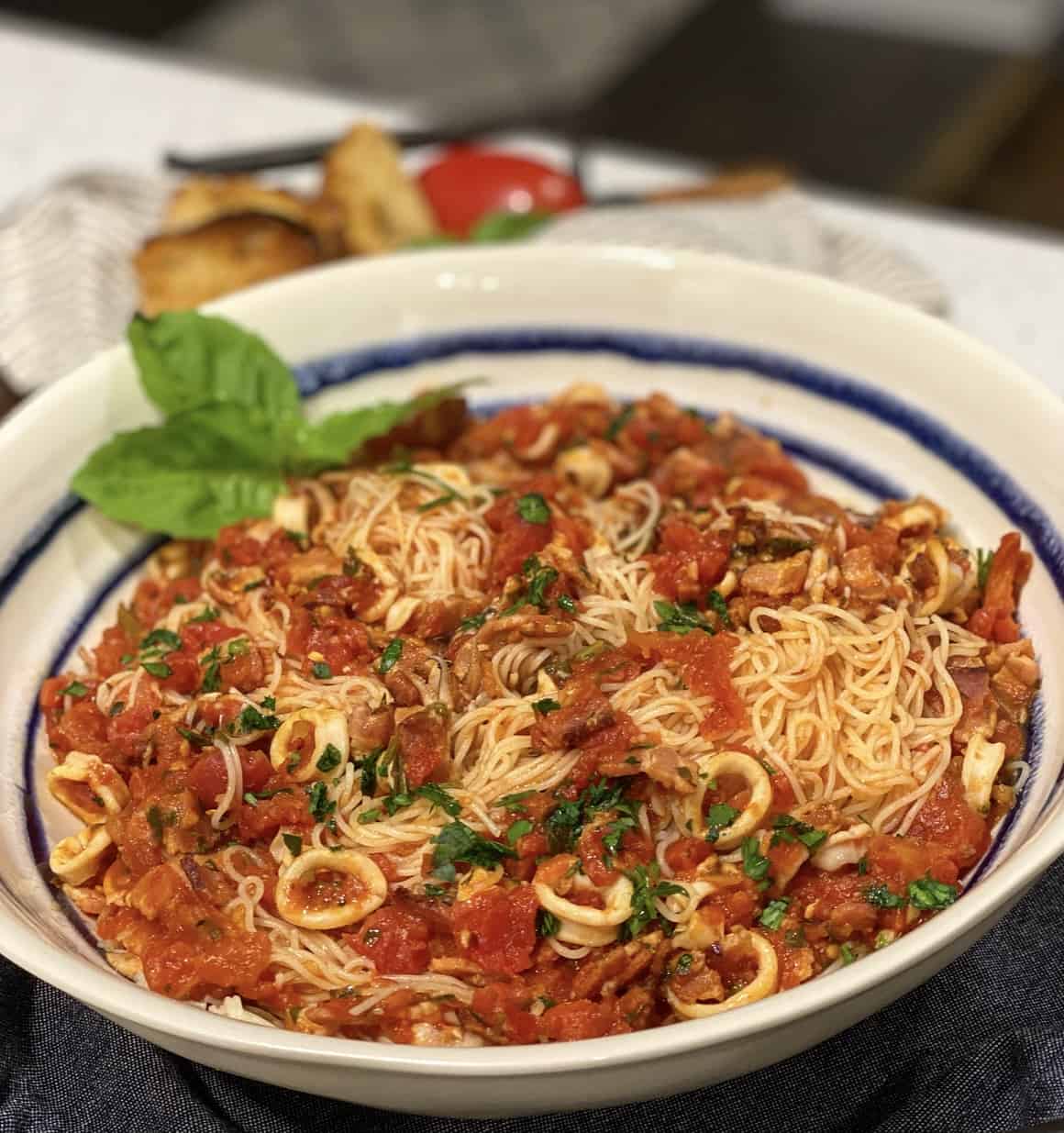 SPICY CALAMARI PASTA | EASY RECIPE | SEAFOOD